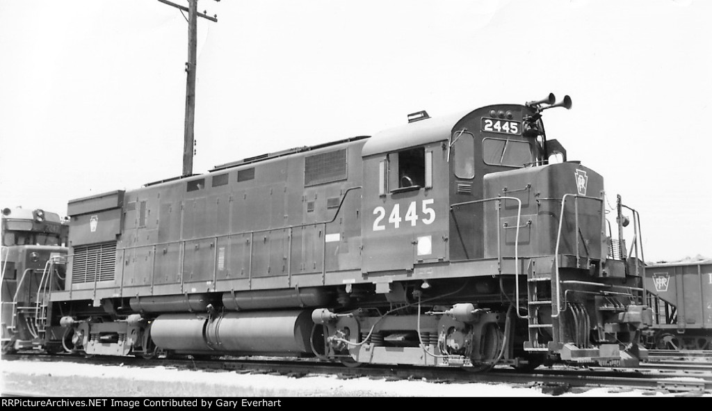PC C425 #2445 - Penn Central